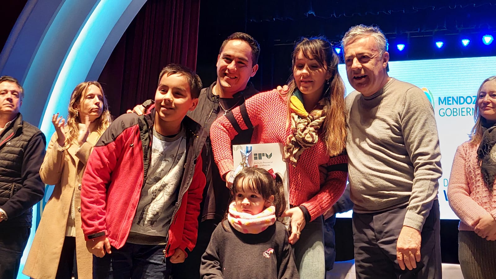 LA ESPERA TERMINÓ Y FINALMENTE SE ENTREGARON LAS VIVIENDAS DEL BARRIO ...