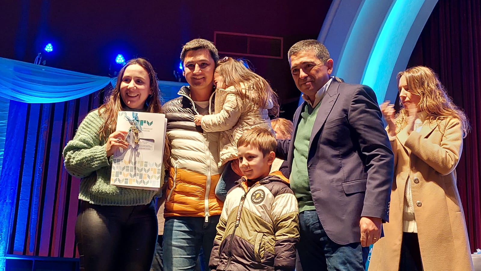 LA ESPERA TERMINÓ Y FINALMENTE SE ENTREGARON LAS VIVIENDAS DEL BARRIO ...