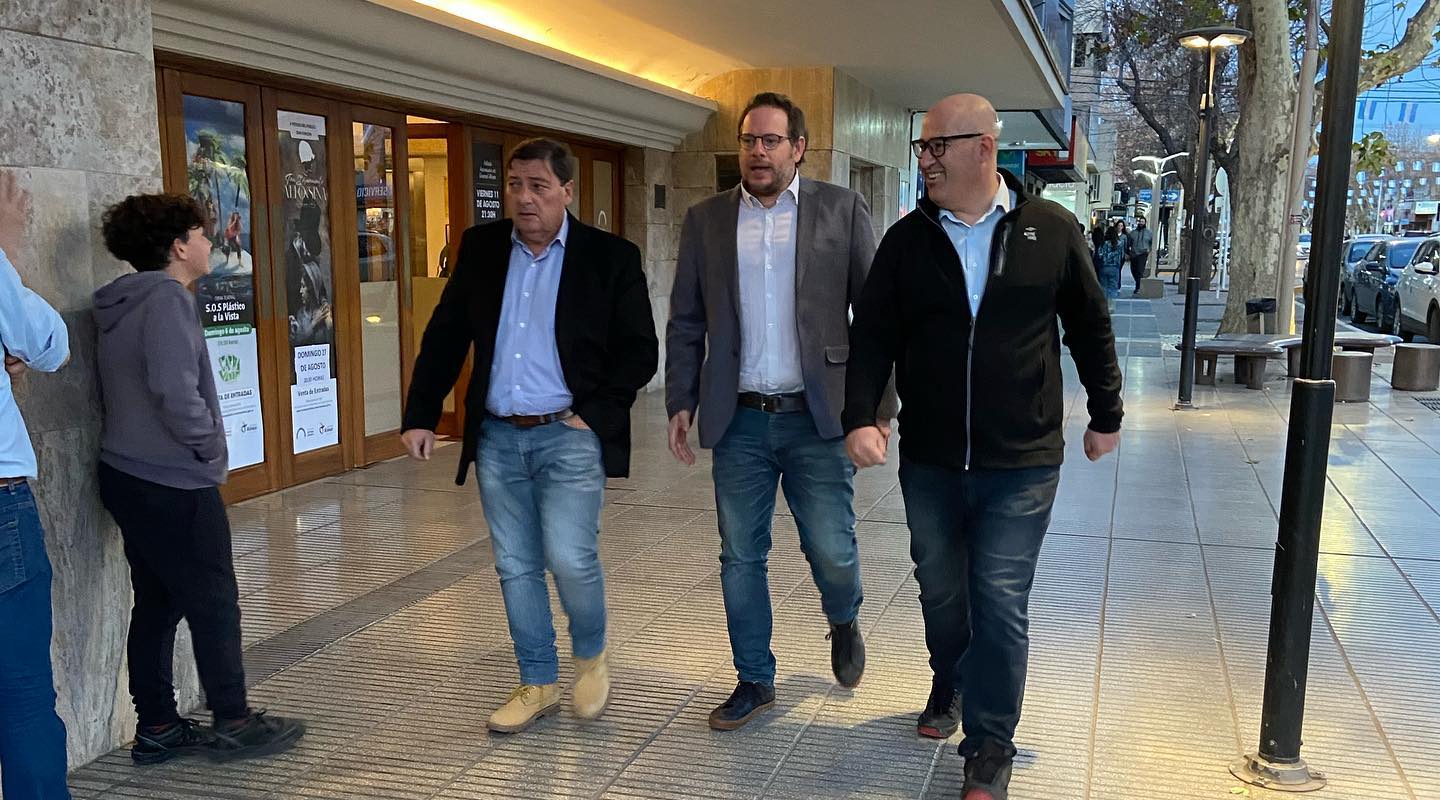 CLAUDIO VAZQUEZ: “EL CANDIDATO TIENE QUE ESCUCHAR A LOS VECINOS ...