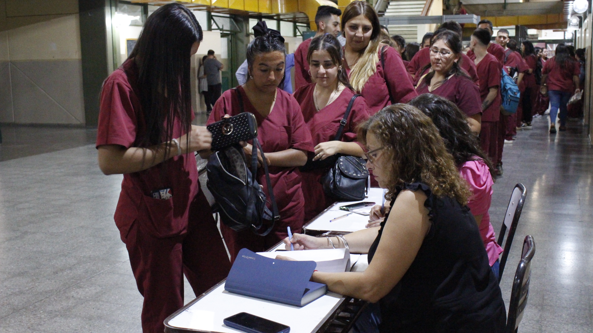 SE ENTREGARON 100 MOCHILAS CON MATERIALES PARA ALUMNOS DE ENFERMERIA ...